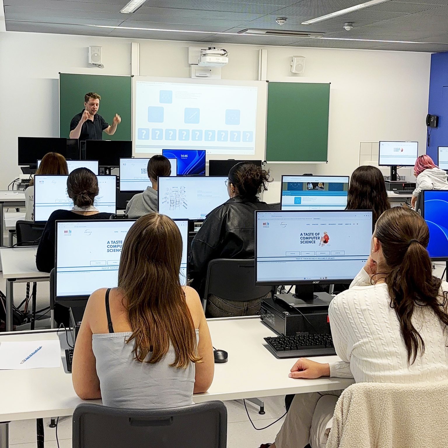 Encourager les filles à découvrir l'informatique - Université du ...