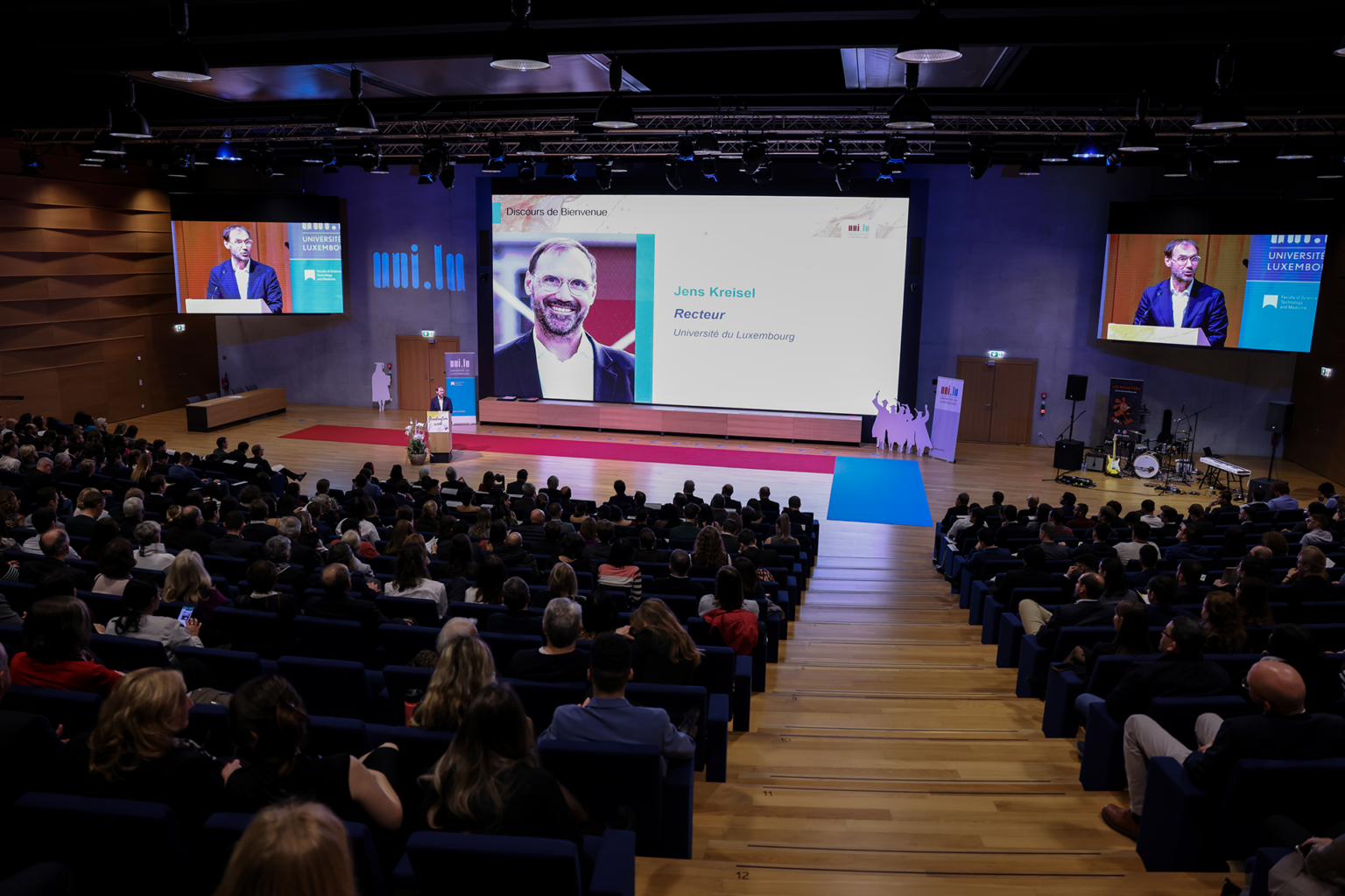 Graduation Week: The first medical graduates receive their diplomas ...
